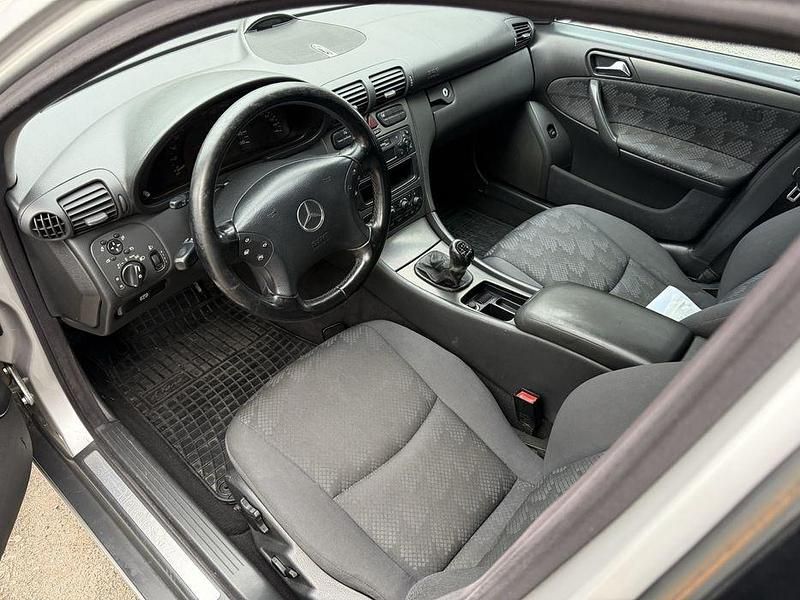 Usado 2002 Mercedes C220 Avantgarde 143 HP Sedan – Porto (Privado) – € ...