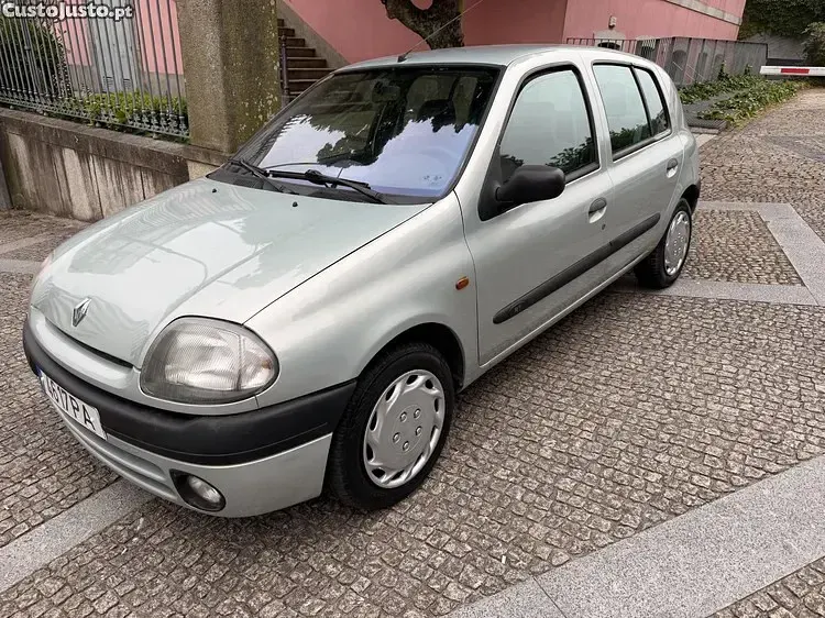 Usado Renault Clio II Extreme 74 HP (2001) em Porto - € 2.450 | AutoUncle