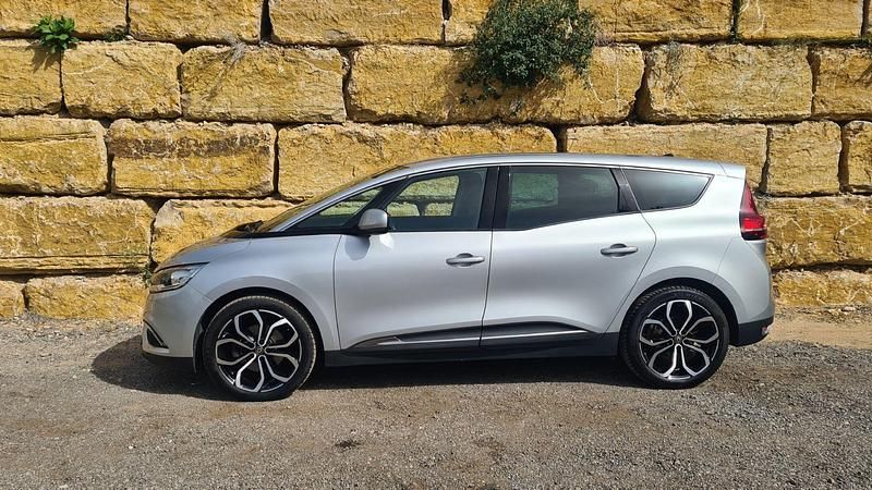 Usado 2019 Renault Scénic IV Intens 120 HP Monovolume – 2745 Lisboa ...