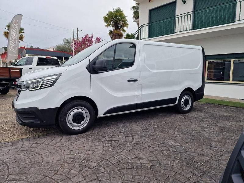 Usado 2023 Renault Trafic 120 HP Monovolume – 2495 Olivais (Stand) – € ...
