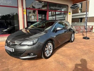 Opel Astra GTC do ano 2012 – Confira preços de 6 carros usados