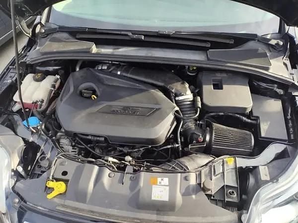 Utilizat 2011 Ford Focus Zetec 182 CP Hatchback – (Privat) – 7.800 EUR ...