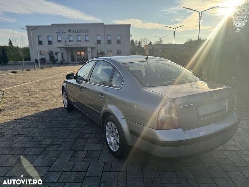 Utilizat 2002 VW Passat 130 CP Berlinǎ – Satu Mare (Dealer) – 1.300 EUR ...
