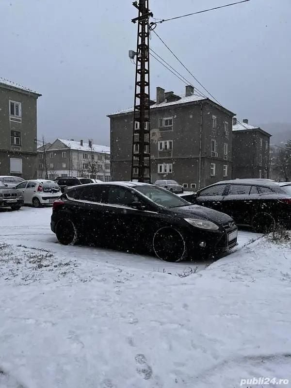 Utilizat 2011 Ford Focus Zetec 182 CP Hatchback – (Privat) – 7.800 EUR ...