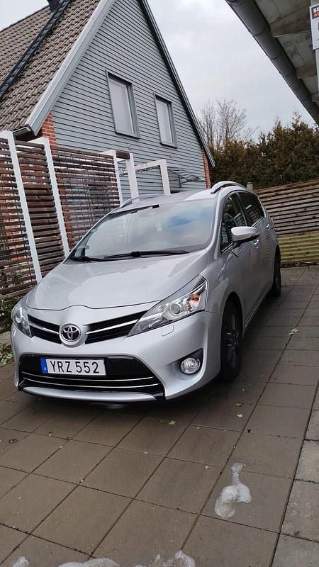 Begagnad 2017 Toyota Verso Multidrive S 147 HK Minibuss – 23843 Oxie ...