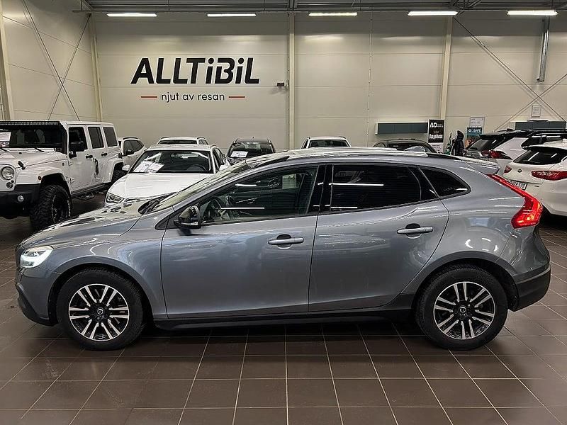 Begagnad 2017 Volvo V40 Momentum 120 HK Halvkombi – Västra Götaland ...