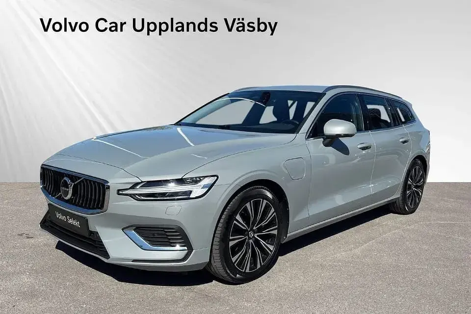 Begagnad Volvo V60 Core 350 HK (2025) i Truckvägen , Upplands Väsby ...
