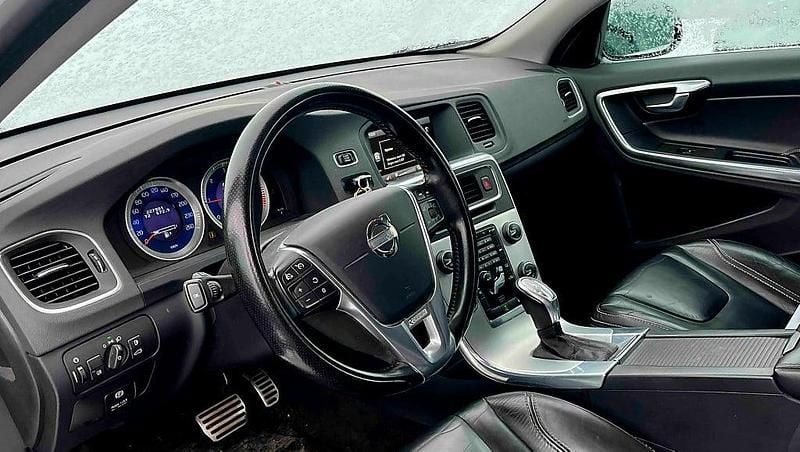 Begagnad 2012 Volvo V60 R-Design 163 HK Kombi – Jönköping (Företag ...