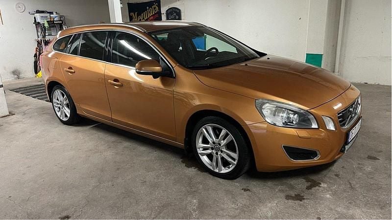 Begagnad 2011 Volvo V60 Summum 205 HK Kombi – Halland (Privat) – 85 000 ...
