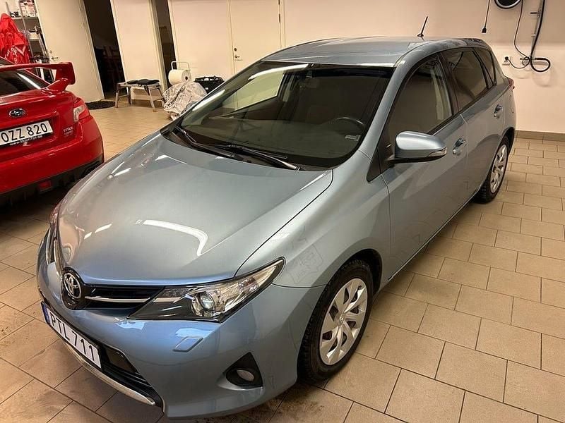 Begagnad 2014 Toyota Auris Style 132 HK Halvkombi – Värmland (Företag ...
