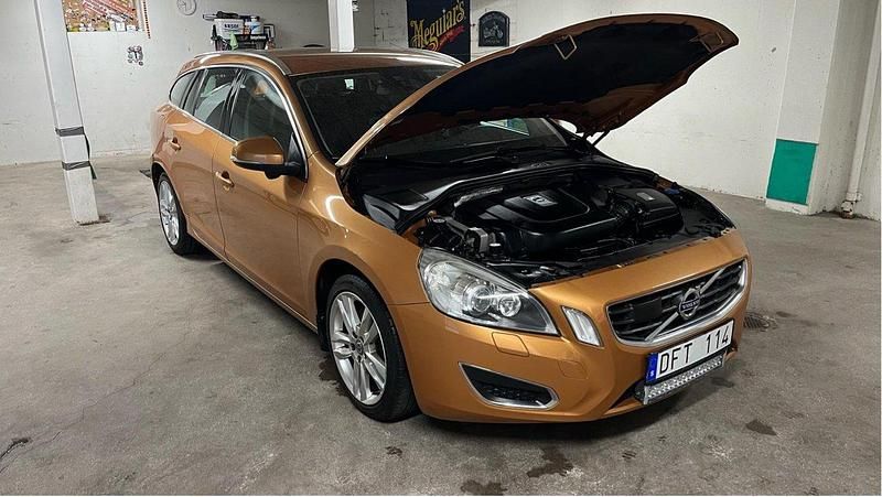 Begagnad 2011 Volvo V60 Summum 205 HK Kombi – Halland (Privat) – 85 000 ...