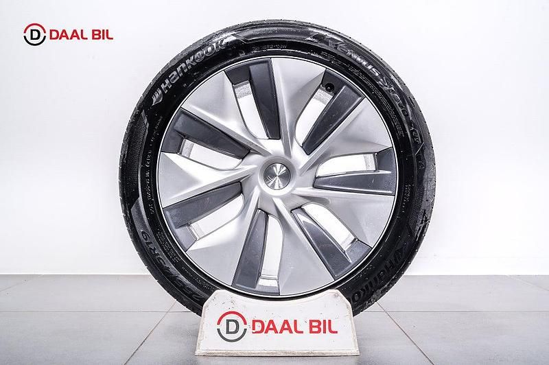 Begagnad 2023 Tesla Model Y Long Range AWD 514 HK SUV – Stockholm ...