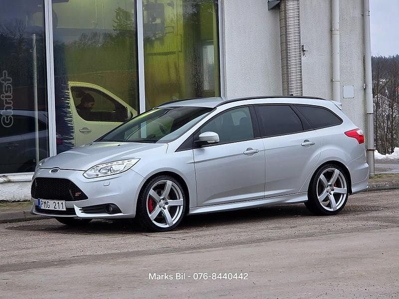 Begagnad 2013 Ford Focus ST 250 HK Kombi – Västra Götaland (Företag ...