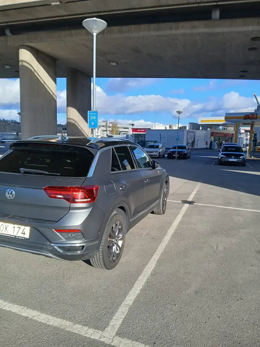 Begagnad VW T-Roc 190 HK (2018) i Lidingö - 175 000 kr | AutoUncle
