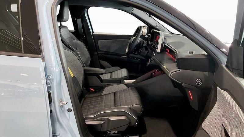 Begagnad 2025 Renault R4 Iconic 150 HK Halvkombi – 25466 Garnisonsgatan ...