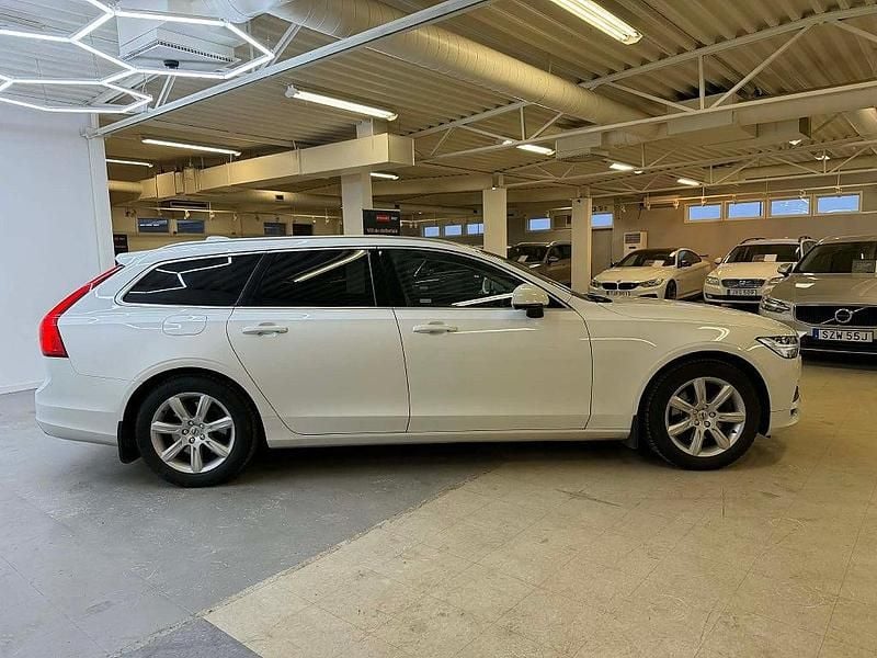 Begagnad 2017 Volvo V90 Momentum 254 HK Kombi – Värmland (Företag ...