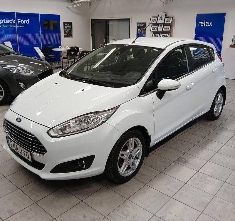 Begagnad 2015 Ford Fiesta Titanium 101 HK Halvkombi – 73150 Köping ...