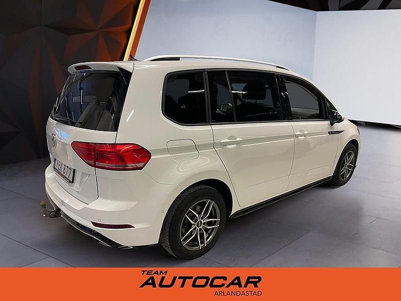 Begagnad 2018 VW Touran R-line 150 HK Minibuss – 195 61 Arlandastad ...