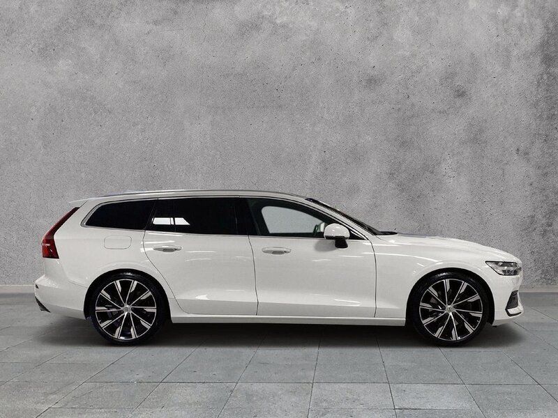 Såld Volvo V60 T6 AWD Momentum Pro., begagnad 2019, 4 252 mil i Helsingborg
