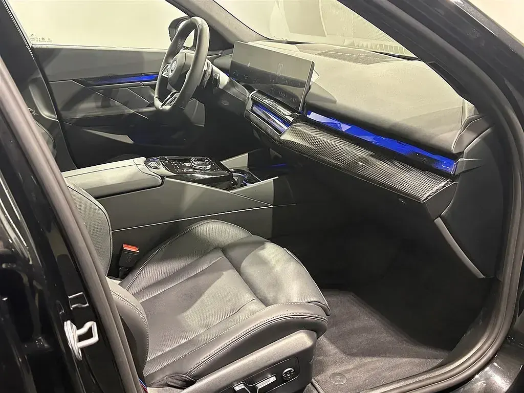 Begagnad BMW 550e Efficient Dynamics 313 HK (2026) i , JÖNKÖPING - 999 ...