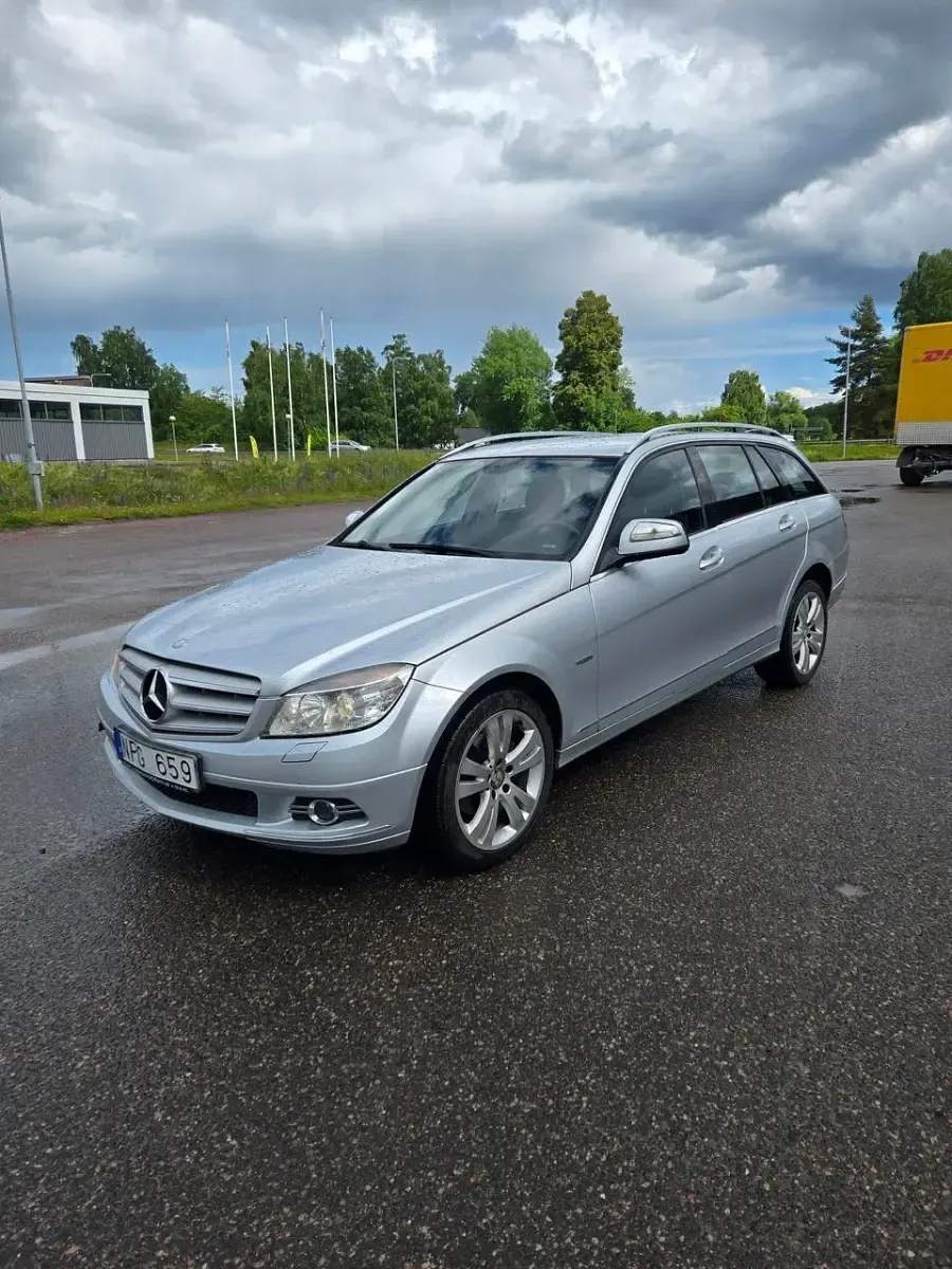 Begagnad Mercedes C180 156 HK (2008) i Tibro - 45 000 kr | AutoUncle