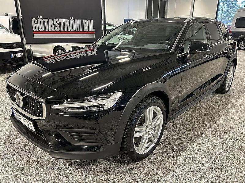 Begagnad 2022 Volvo V60 CC Momentum 197 HK Kombi – Jönköping (Företag ...