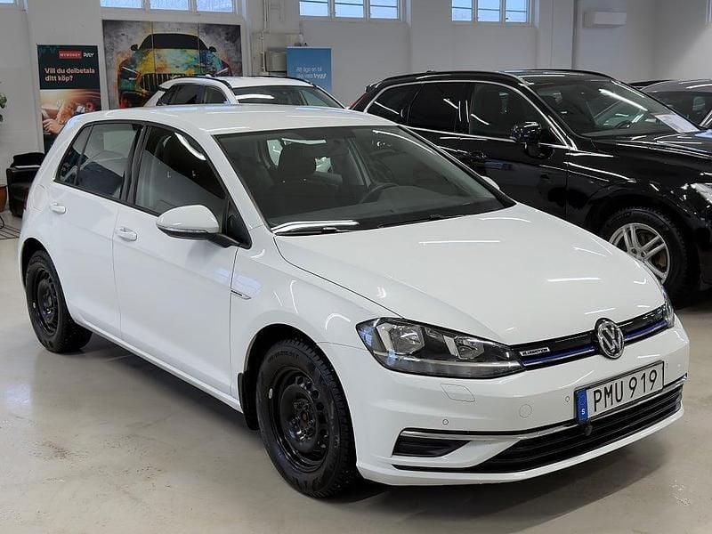 Begagnad 2017 VW Golf VII 110 HK Halvkombi – Örebro (Företag) – 149 900 ...
