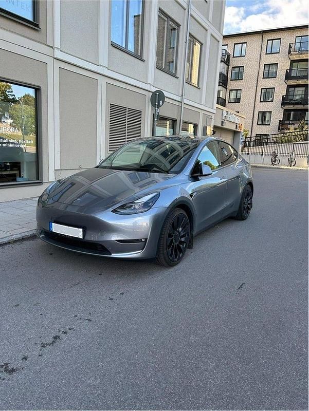Begagnad 2025 Tesla Model Y Performance 534 HK SUV – Östergötland ...