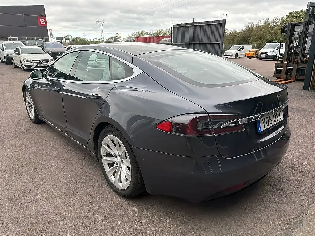 Begagnad Tesla Model S 575 HK (2019) i , Göteborg - 175 000 kr | AutoUncle