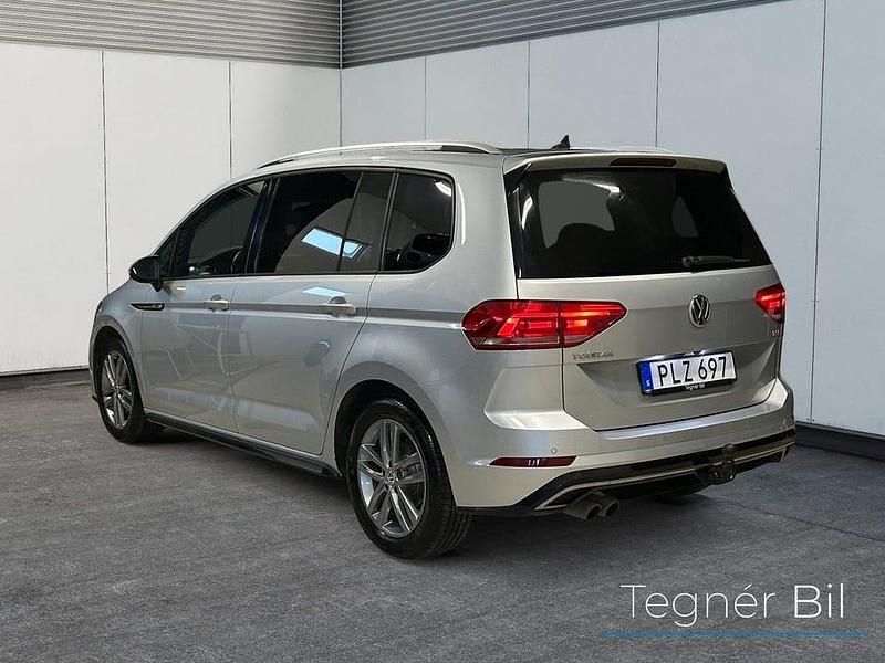 Begagnad 2018 VW Touran R-line 150 HK Minibuss – 15591 Gamla ...