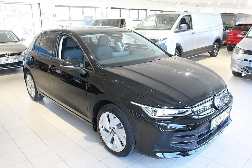 Ny VW Golf VIII Life 150 HK (2026) i VETLANDA - 368 400 kr | AutoUncle