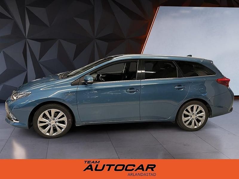 Begagnad 2016 Toyota Auris Touring Sports Executive 100 HK Kombi – 195 ...