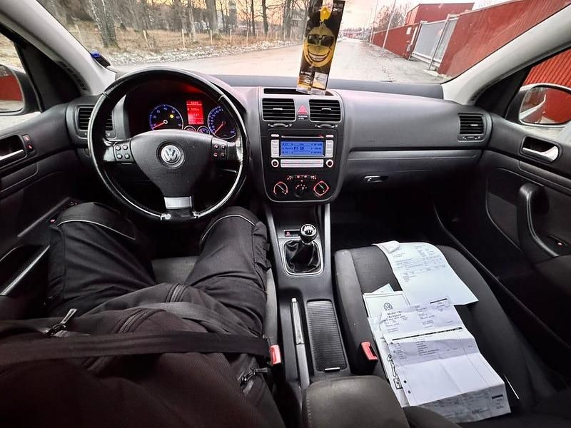Begagnad 2007 VW Golf V 102 HK Halvkombi – 73631 Kungsör (Företag) – 27 ...