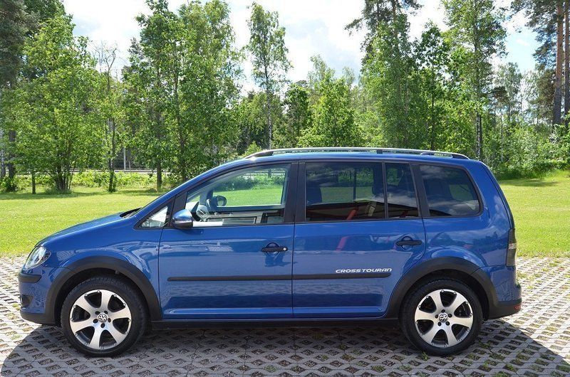Touran Cross - Köp begagnad VW Touran Cross - 40 billiga bilar till salu