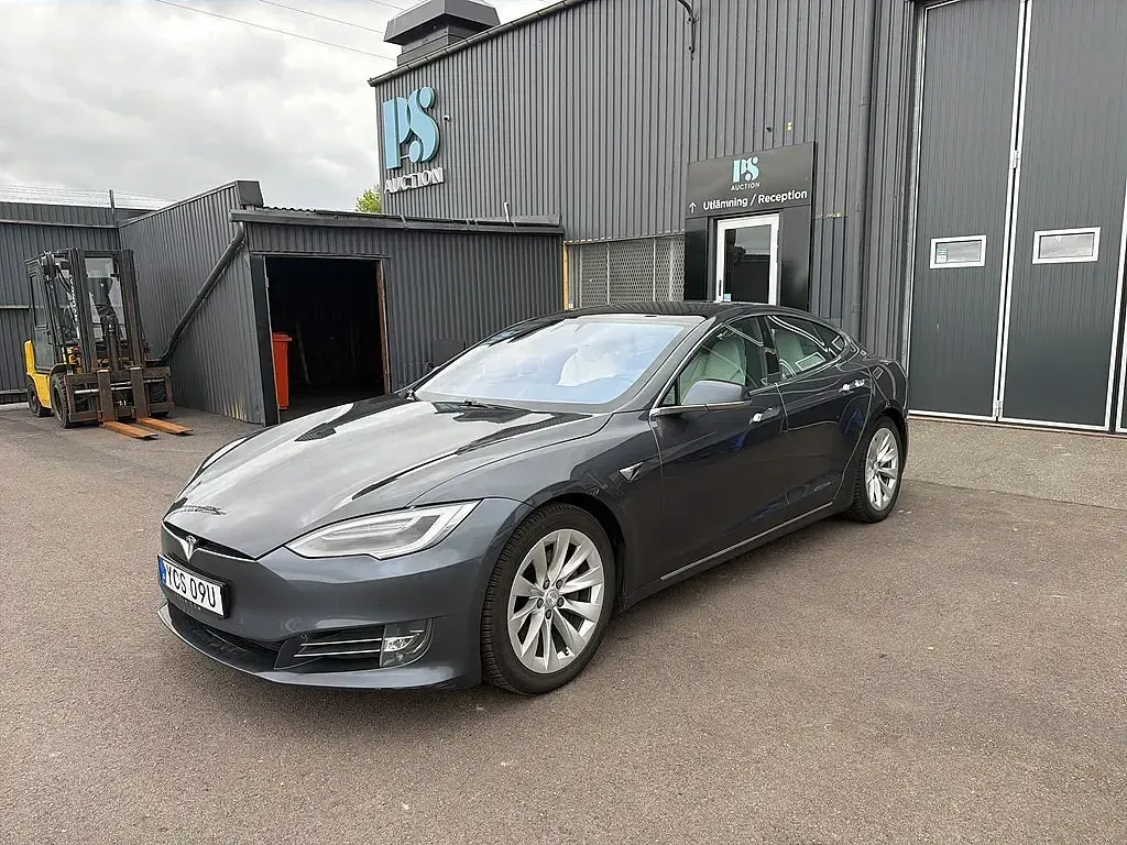 Begagnad Tesla Model S 575 HK (2019) i , Göteborg - 175 000 kr | AutoUncle