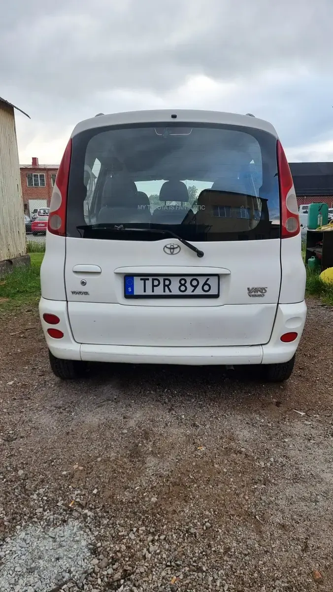 Begagnad Toyota Yaris 86 HK (2002) i Örebro - 16 000 kr | AutoUncle