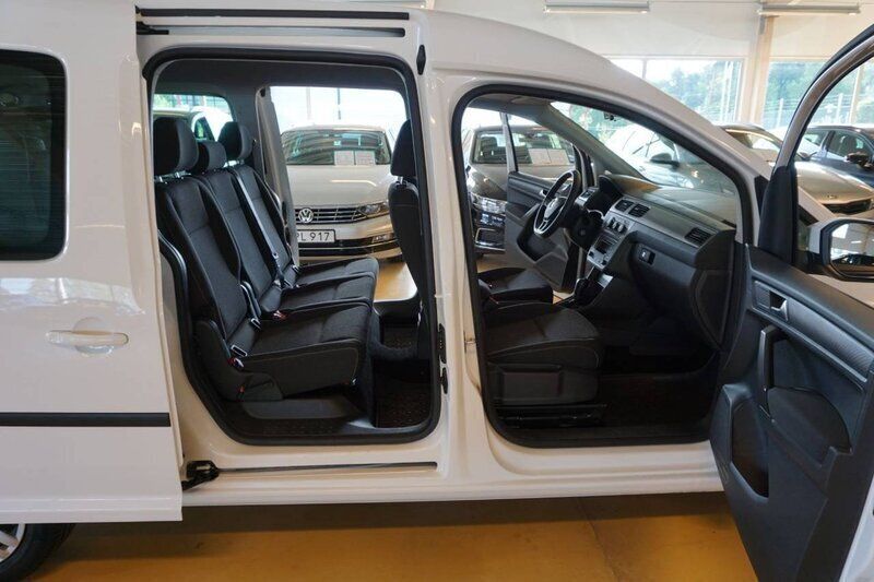VW Caddy Maxi Life begagnad - 54 till salu - AutoUncle