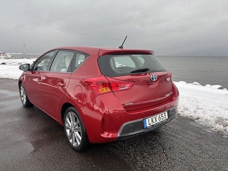 Begagnad 2015 Toyota Auris Hybrid Executive 136 HK Halvkombi – 23178 ...