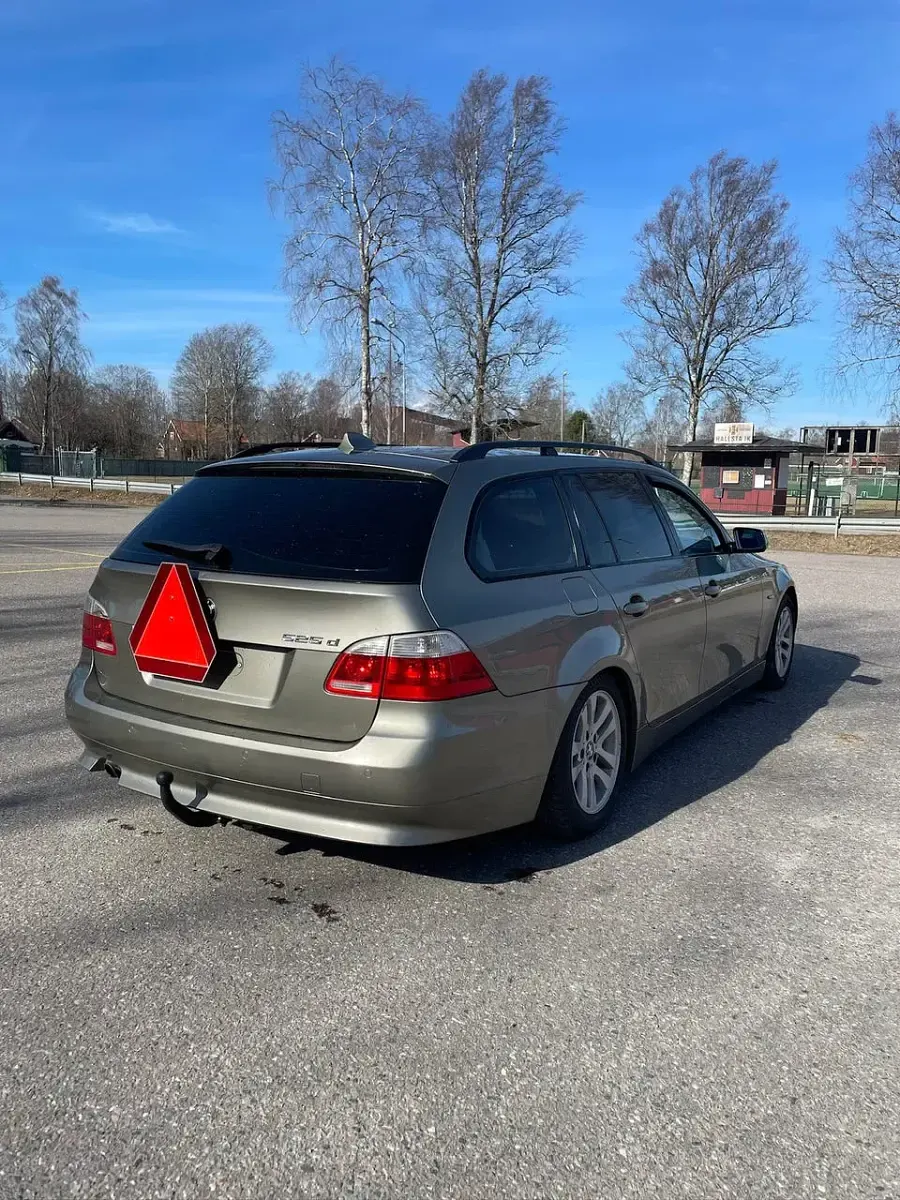 Begagnad BMW 525 177 HK (2006) i Hallstavik - 85 000 kr | AutoUncle