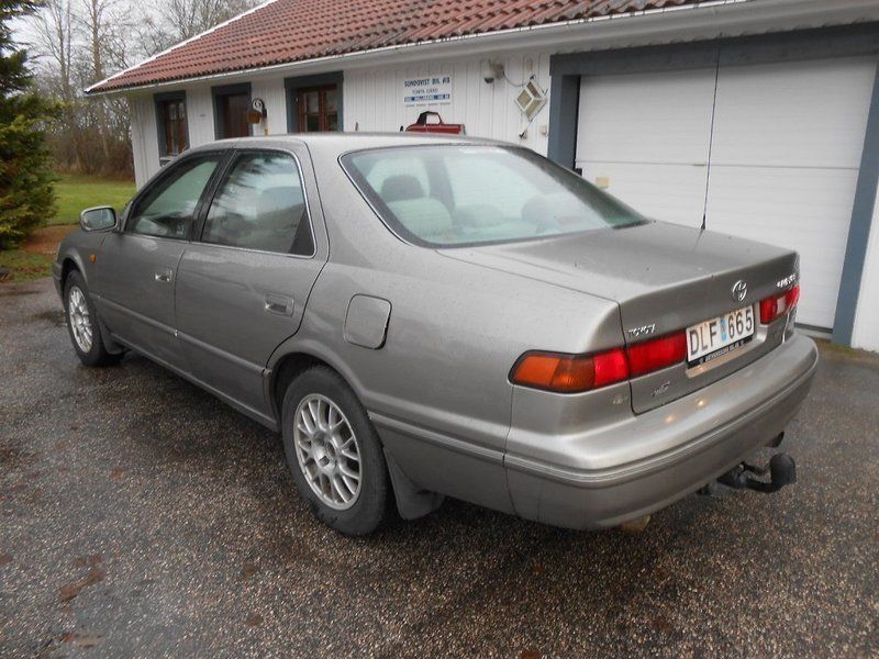 Såld Toyota Camry 2.2 -97, begagnad 1997, 23.500 mil i HALLSBERG