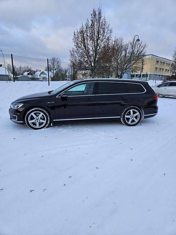 Begagnad 2017 VW Passat GTE 218 HK Kombi – 69141 Karlskoga (Företag ...