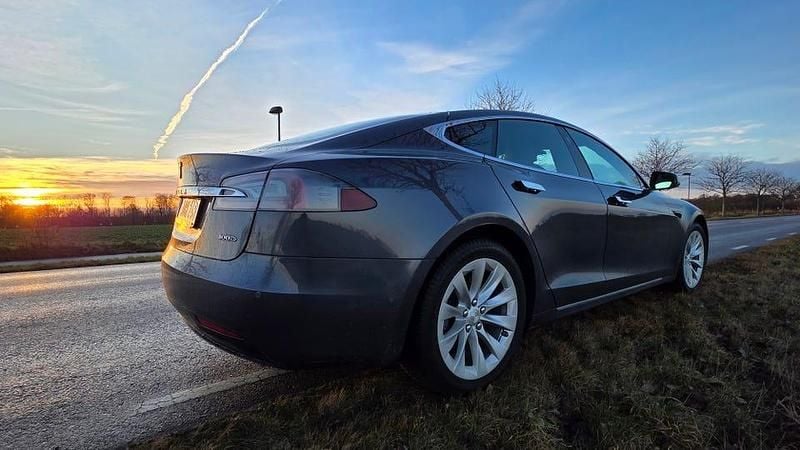 Begagnad 2019 Tesla Model S Long Range AWD 525 HK Halvkombi – 25484 ...