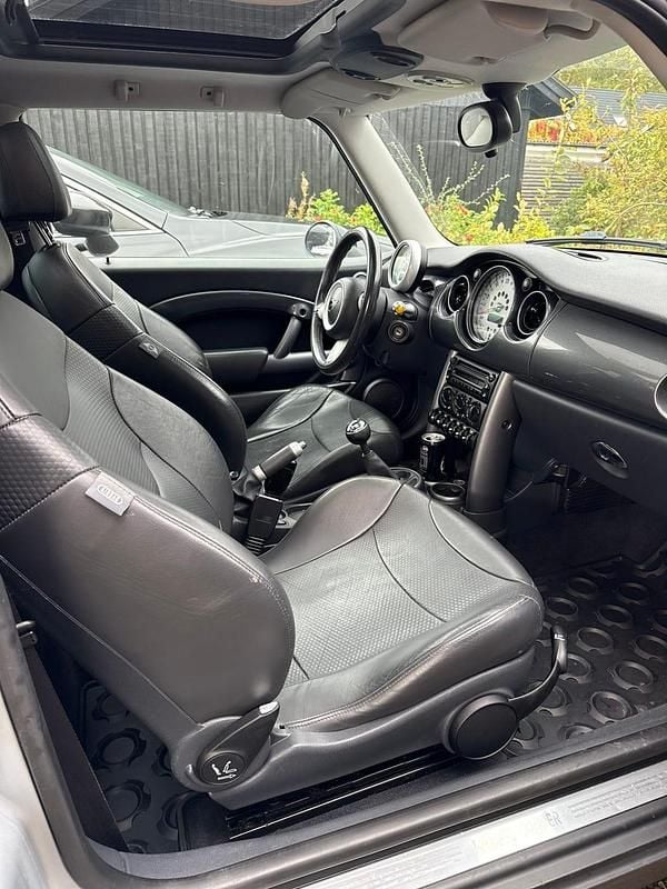 Begagnad 2005 Mini Cooper 116 HK Halvkombi – 30576 Getinge (Företag ...