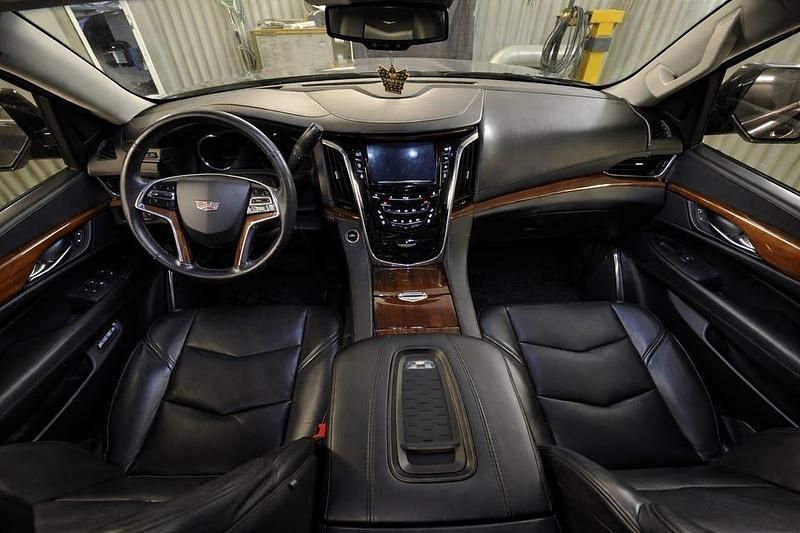 Begagnad 2016 Cadillac Escalade 426 HK SUV – 81845 Hedesunda (Företag ...