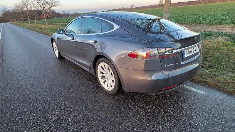 Begagnad 2019 Tesla Model S Long Range AWD 525 HK Halvkombi – 25484 ...