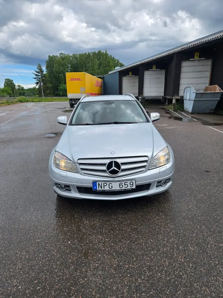 Begagnad Mercedes C180 156 HK (2008) i Tibro - 45 000 kr | AutoUncle