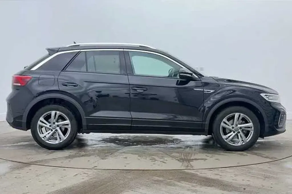 Used VW T-Roc R-line 150 HP (2025) in Mon Motors Volkswagen Gloucester ...