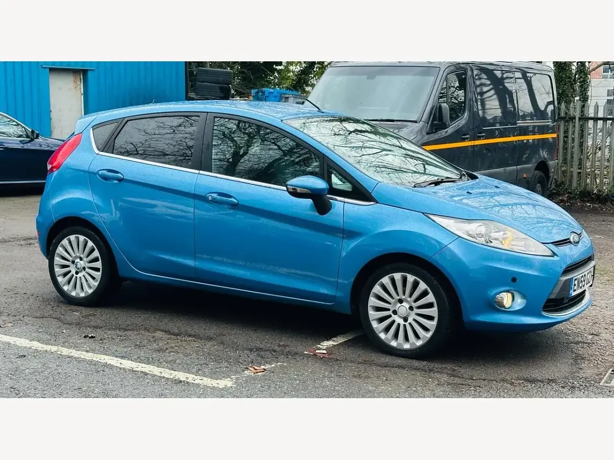 Used Ford Fiesta Titanium (2010) in Luton - £2,490 | AutoUncle