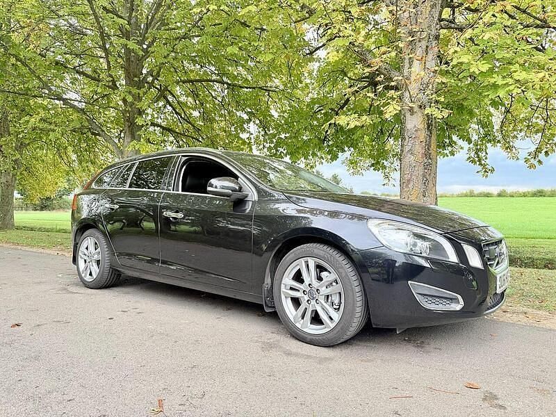 Used 2025 Volvo V60 SE Lux 304 HP Estate – HP18 9QQ Oakley (Dealer) – £ ...
