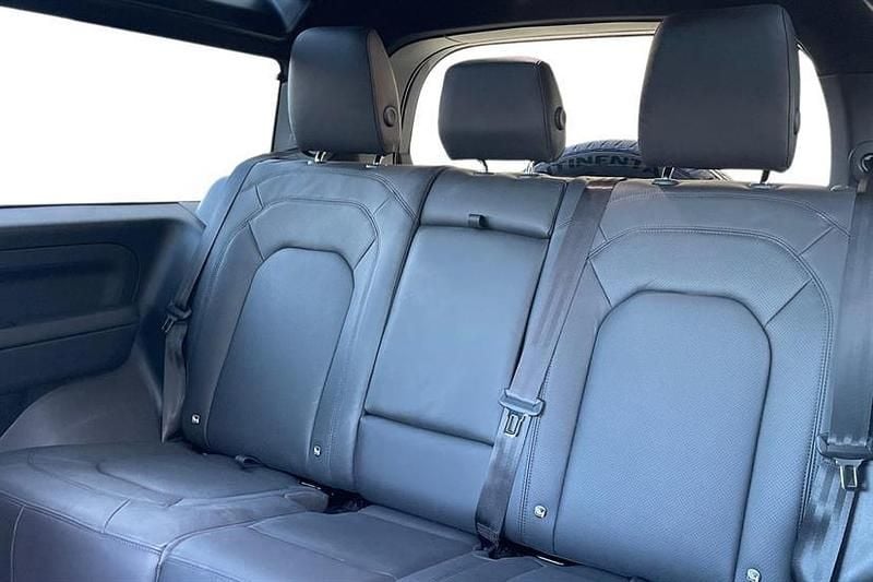 Used 2025 Land Rover Defender HSE Dynamic 350 HP Estate – Hertfordshire ...